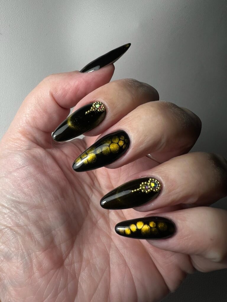 Sarah apollon - Lova Nail System